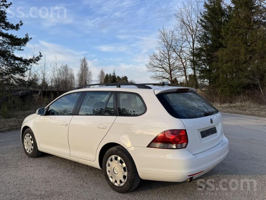 Balts Volkswagen Golf 2012 Rēzekne, ar dzinēja tilpumu 1.60 L un nobraukumu 269 tūkst. km par 3900 €, foto 5 vietnē AUTOMOTO.COM.LV
