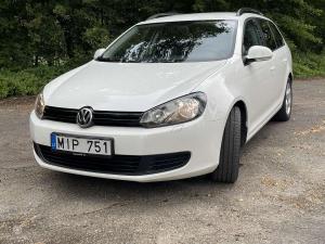 White Volkswagen Golf 2012 in Panevezys, with an engine capacity of 1.39 L and mileage of 122 thousand km for 5200 €, photo  on AUTOMOTO.COM.LV