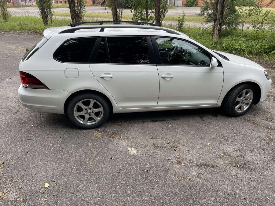 Balts Volkswagen Golf 2012 Panevēža, ar dzinēja tilpumu 1.39 L un nobraukumu 122 tūkst. km par 5200 €, foto 6 vietnē AUTOMOTO.COM.LV