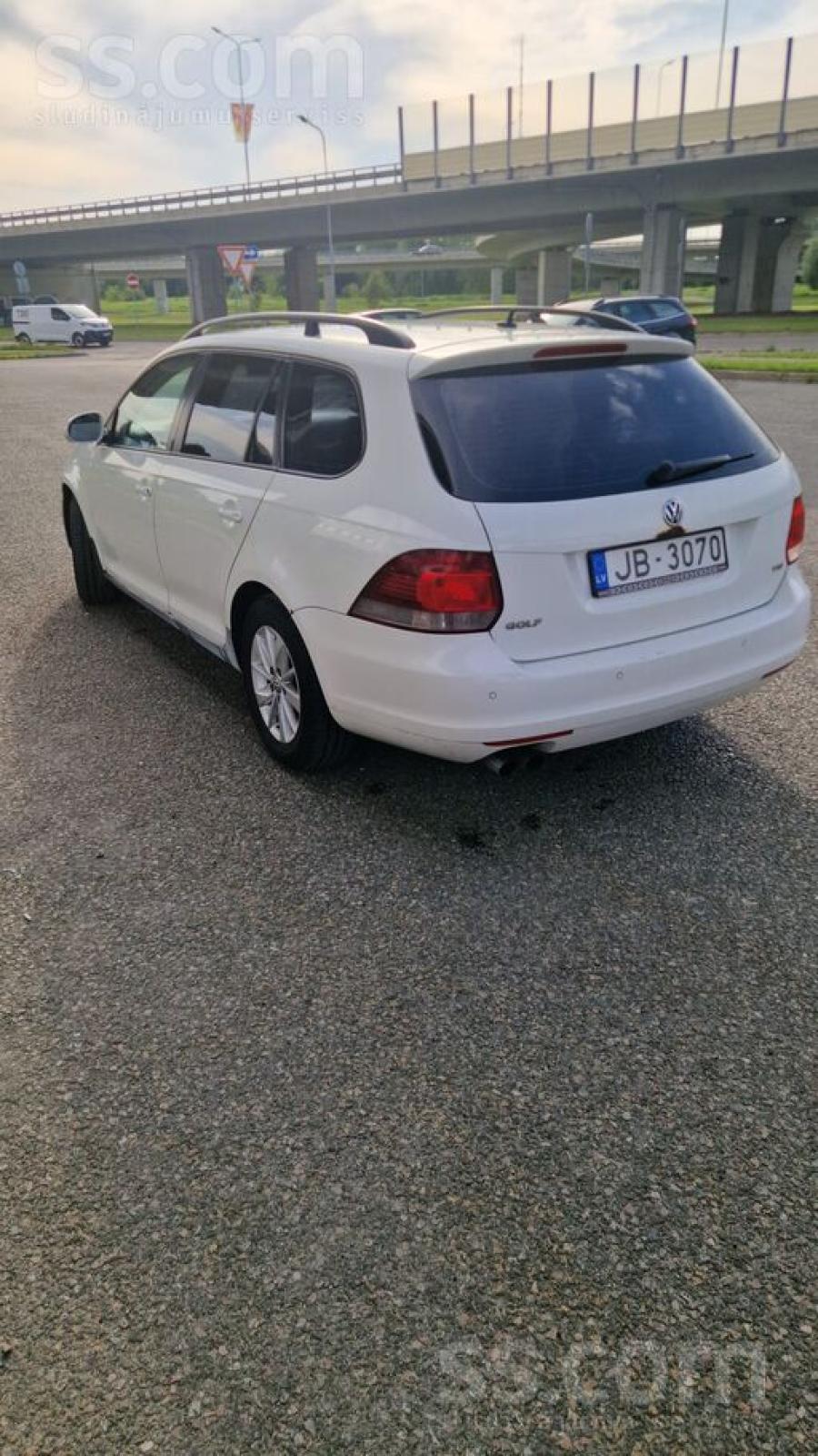 Balts Volkswagen Golf 2012 Rīga, ar dzinēja tilpumu 1.40 L un nobraukumu 256 tūkst. km par 1600 €, foto 5 vietnē AUTOMOTO.COM.LV