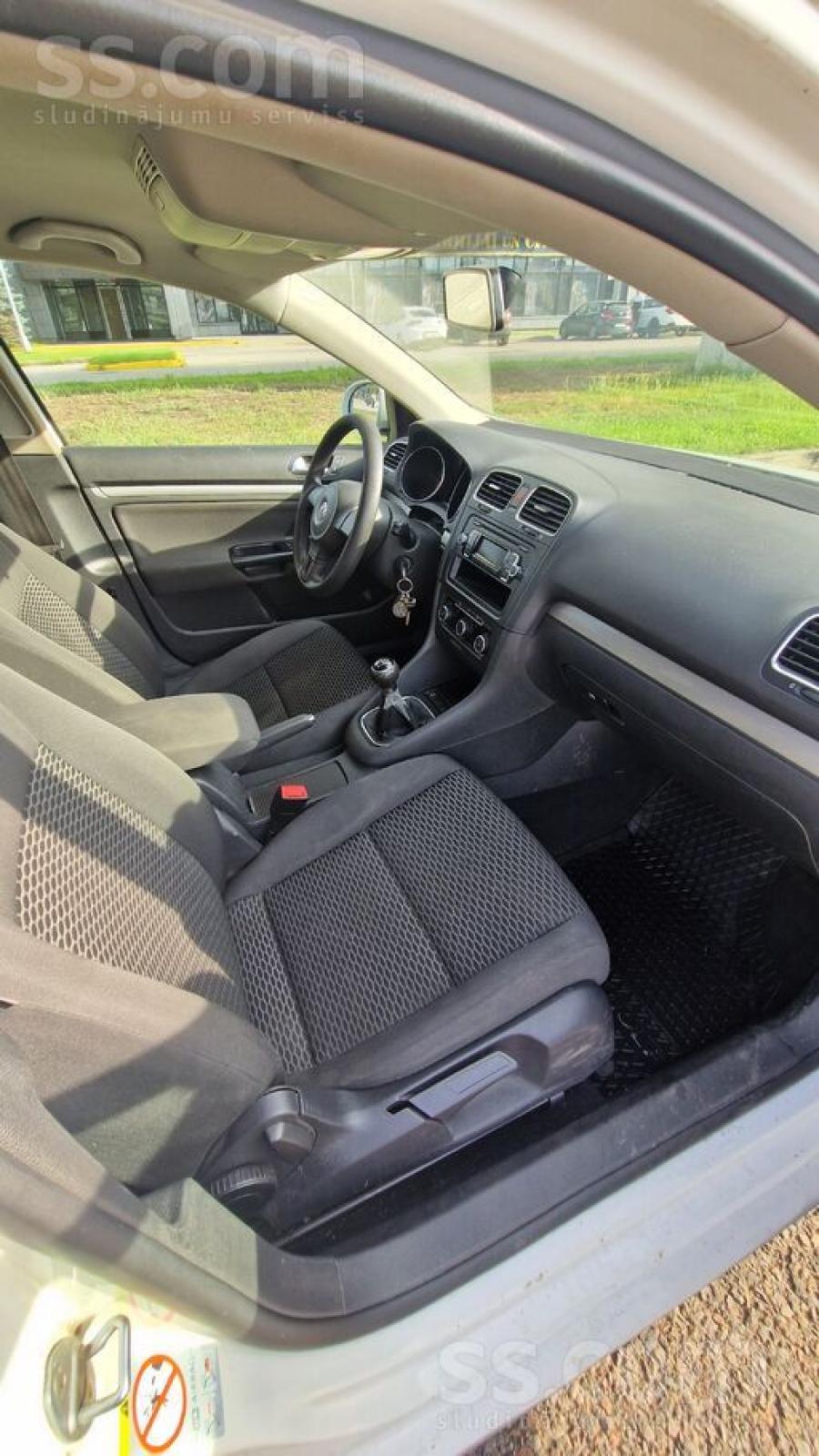 Balts Volkswagen Golf 2012 Rīga, ar dzinēja tilpumu 1.40 L un nobraukumu 256 tūkst. km par 1600 €, foto 9 vietnē AUTOMOTO.COM.LV