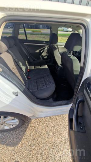 Balts Volkswagen Golf 2012 Rīga, ar dzinēja tilpumu 1.40 L un nobraukumu 256 tūkst. km par 1600 €, foto 12 vietnē AUTOMOTO.COM.LV