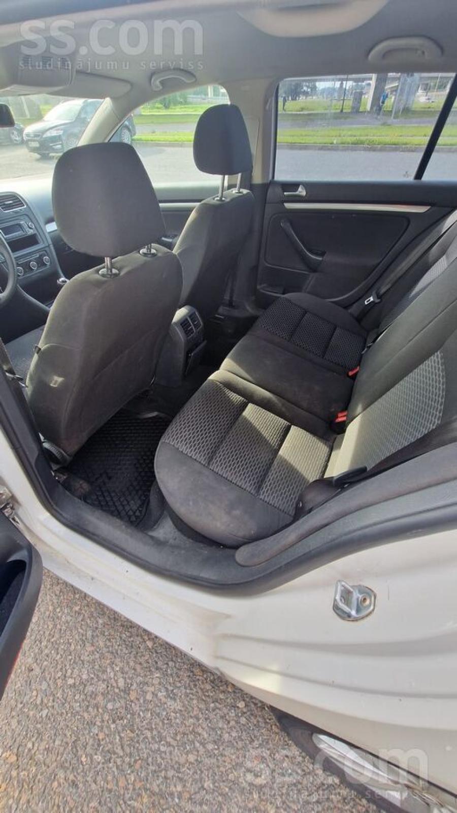 Balts Volkswagen Golf 2012 Rīga, ar dzinēja tilpumu 1.40 L un nobraukumu 256 tūkst. km par 1600 €, foto 13 vietnē AUTOMOTO.COM.LV