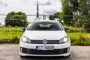 White Volkswagen Golf 2012 in Riga, with an engine capacity of 1.60 L and mileage of 368 thousand km for 4990 €, photo 4 on AUTOMOTO.COM.LV