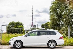 White Volkswagen Golf 2012 in Riga, with an engine capacity of 1.60 L and mileage of 368 thousand km for 4990 €, photo 5 on AUTOMOTO.COM.LV