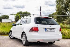 White Volkswagen Golf 2012 in Riga, with an engine capacity of 1.60 L and mileage of 368 thousand km for 4990 €, photo 7 on AUTOMOTO.COM.LV