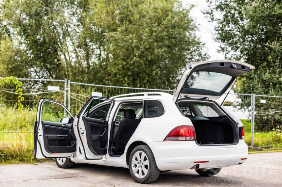 White Volkswagen Golf 2012 in Riga, with an engine capacity of 1.60 L and mileage of 368 thousand km for 4990 €, photo 10 on AUTOMOTO.COM.LV