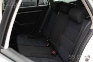 White Volkswagen Golf 2012 in Riga, with an engine capacity of 1.60 L and mileage of 368 thousand km for 4990 €, photo 12 on AUTOMOTO.COM.LV