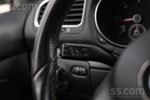White Volkswagen Golf 2012 in Riga, with an engine capacity of 1.60 L and mileage of 368 thousand km for 4990 €, photo 18 on AUTOMOTO.COM.LV