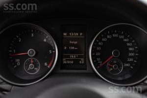 White Volkswagen Golf 2012 in Riga, with an engine capacity of 1.60 L and mileage of 368 thousand km for 4990 €, photo 19 on AUTOMOTO.COM.LV