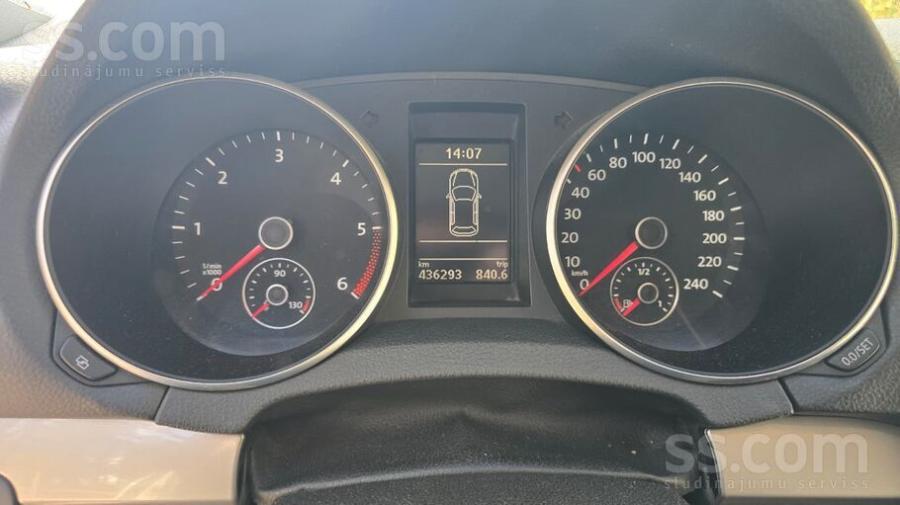 Balts Volkswagen Golf 2012 Rīga, ar dzinēja tilpumu 1.60 L un nobraukumu 436 tūkst. km par 1100 €, foto 9 vietnē AUTOMOTO.COM.LV