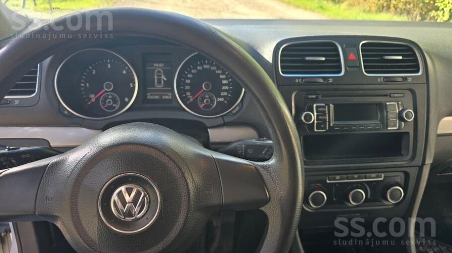 Balts Volkswagen Golf 2012 Rīga, ar dzinēja tilpumu 1.60 L un nobraukumu 436 tūkst. km par 1100 €, foto 10 vietnē AUTOMOTO.COM.LV