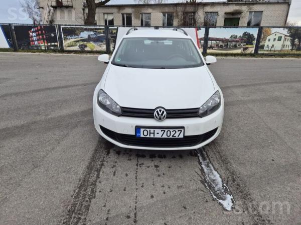 White Volkswagen Golf 2013 in Jelgava, with an engine capacity of 1.60 L and mileage of 231 thousand km for 2900 €, photo 3 on AUTOMOTO.COM.LV