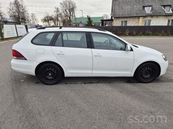 White Volkswagen Golf 2013 in Jelgava, with an engine capacity of 1.60 L and mileage of 231 thousand km for 2900 €, photo 4 on AUTOMOTO.COM.LV