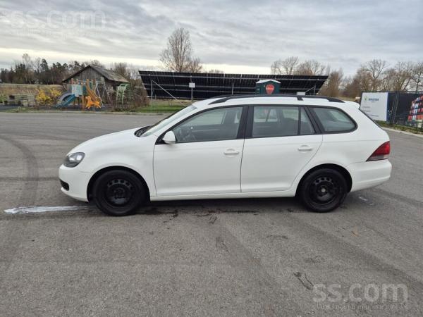 White Volkswagen Golf 2013 in Jelgava, with an engine capacity of 1.60 L and mileage of 231 thousand km for 2900 €, photo 7 on AUTOMOTO.COM.LV