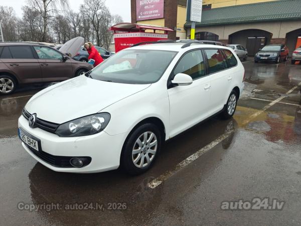 Balts Volkswagen Golf 2013 Tallina, ar dzinēja tilpumu 1.60 L un nobraukumu 340 tūkst. km par 3700 €, foto 3 vietnē AUTOMOTO.COM.LV