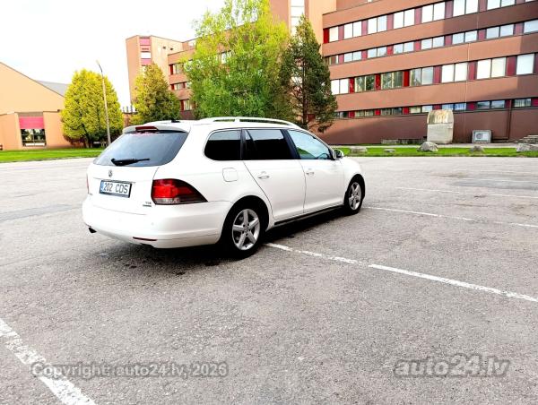 Balts Volkswagen Golf 2013 Tallina, ar dzinēja tilpumu 1.60 L un nobraukumu 349 tūkst. km par 3499 €, foto 3 vietnē AUTOMOTO.COM.LV