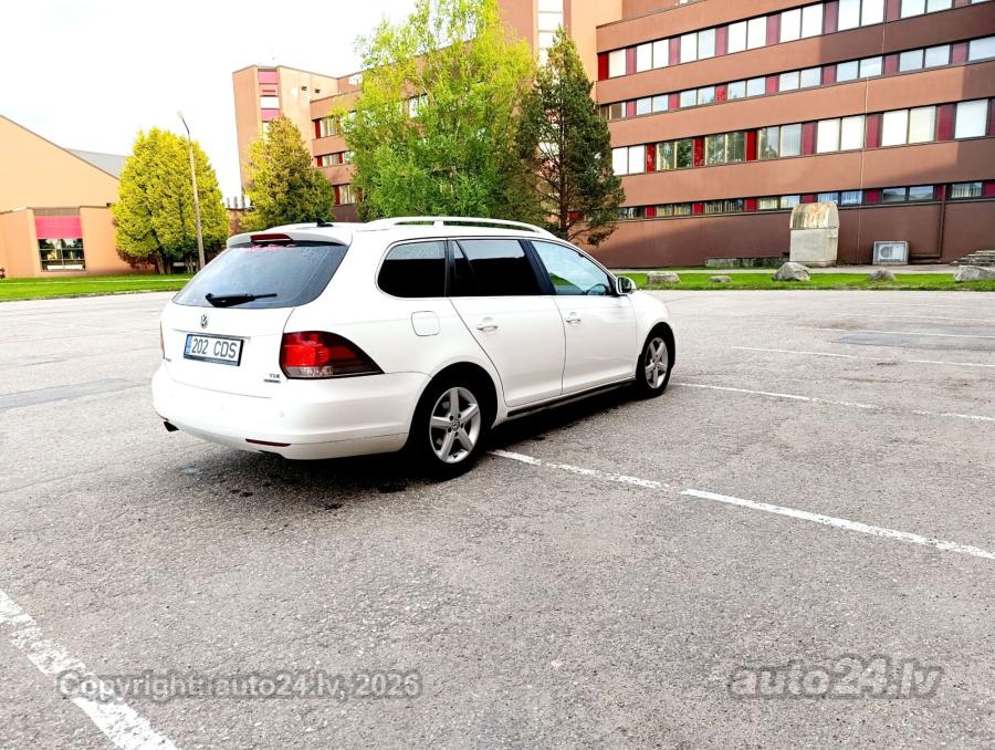 White Volkswagen Golf 2013 in Tallinn, with an engine capacity of 1.60 L and mileage of 349 thousand km for 3499 €, photo 4 on AUTOMOTO.COM.LV