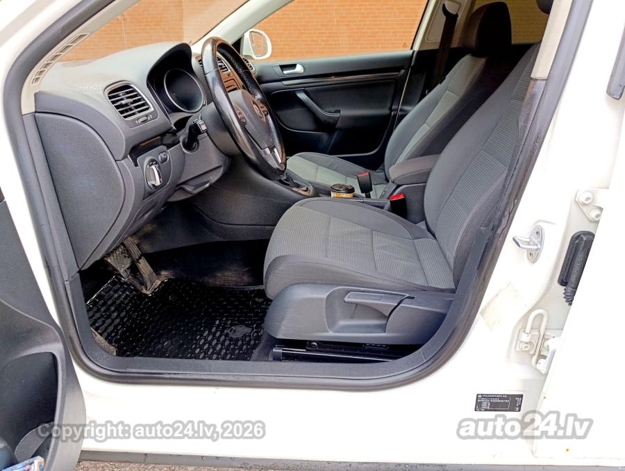 White Volkswagen Golf 2013 in Tallinn, with an engine capacity of 1.60 L and mileage of 349 thousand km for 3499 €, photo 8 on AUTOMOTO.COM.LV