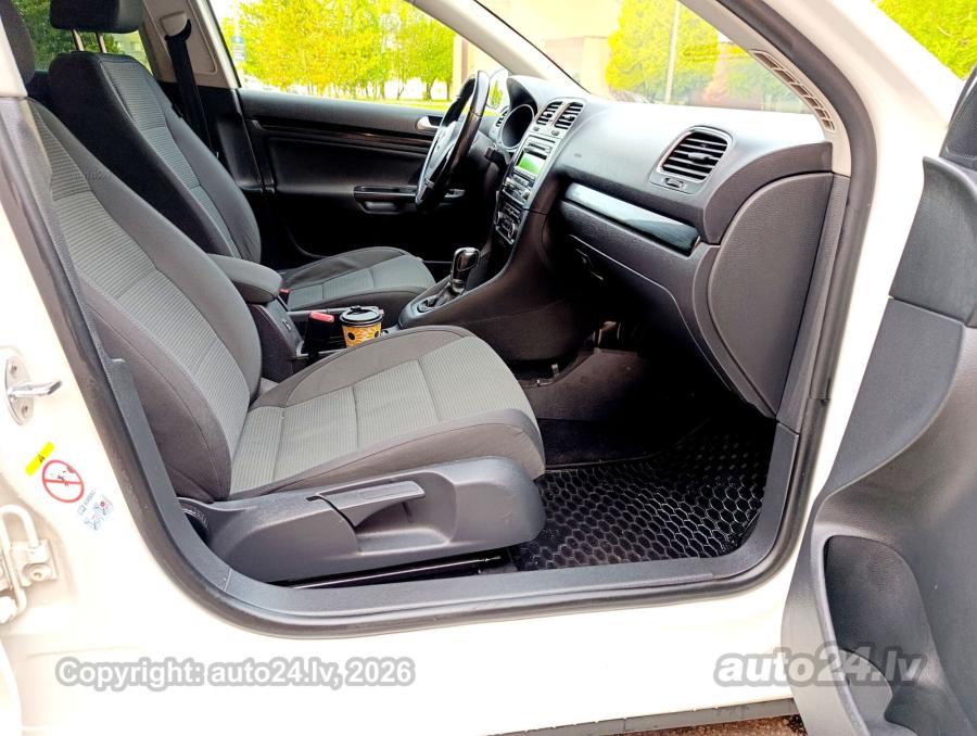 White Volkswagen Golf 2013 in Tallinn, with an engine capacity of 1.60 L and mileage of 349 thousand km for 3499 €, photo 9 on AUTOMOTO.COM.LV