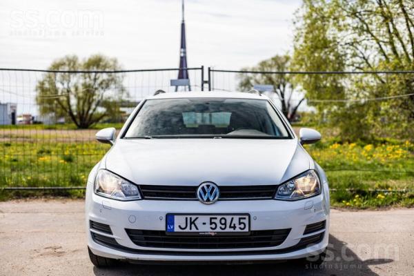 White Volkswagen Golf 2013 in Riga, with an engine capacity of 1.20 L and mileage of 246 thousand km for 5990 €, photo 3 on AUTOMOTO.COM.LV