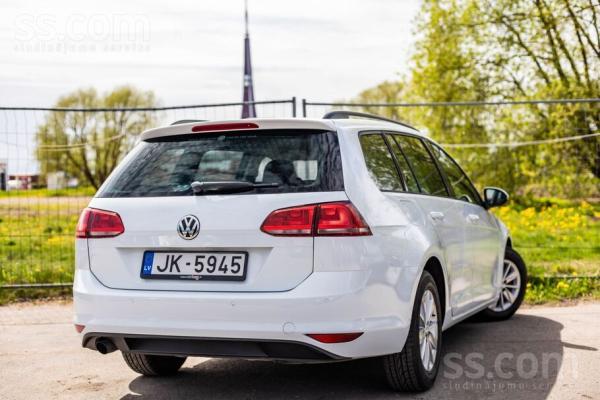 White Volkswagen Golf 2013 in Riga, with an engine capacity of 1.20 L and mileage of 246 thousand km for 5990 €, photo 7 on AUTOMOTO.COM.LV