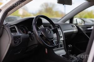 White Volkswagen Golf 2013 in Riga, with an engine capacity of 1.20 L and mileage of 246 thousand km for 5990 €, photo 13 on AUTOMOTO.COM.LV