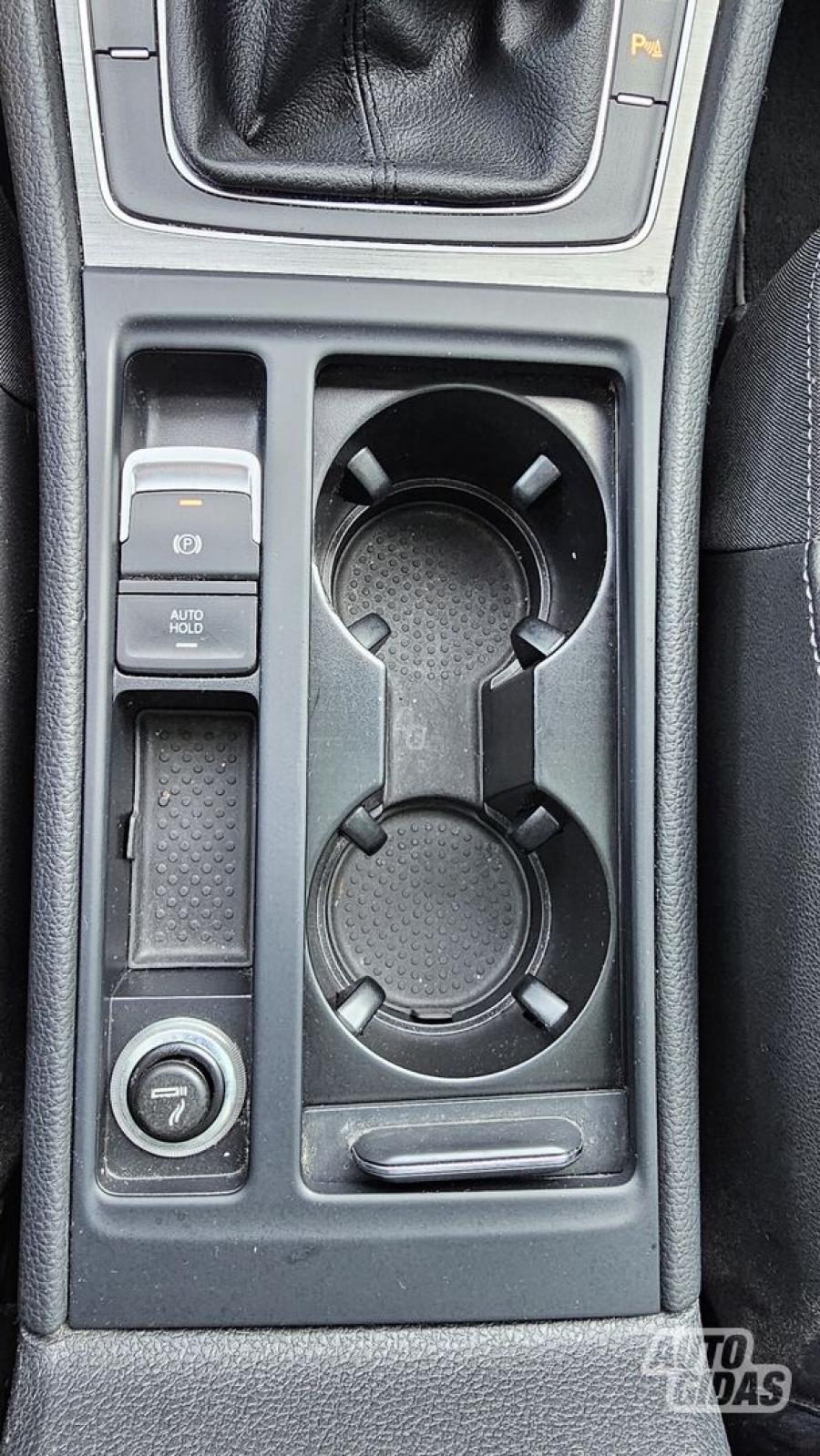 White Volkswagen Golf 2013 in Vilnius, with an engine capacity of 1.60 L and mileage of 257 thousand km for 6500 €, photo 17 on AUTOMOTO.COM.LV