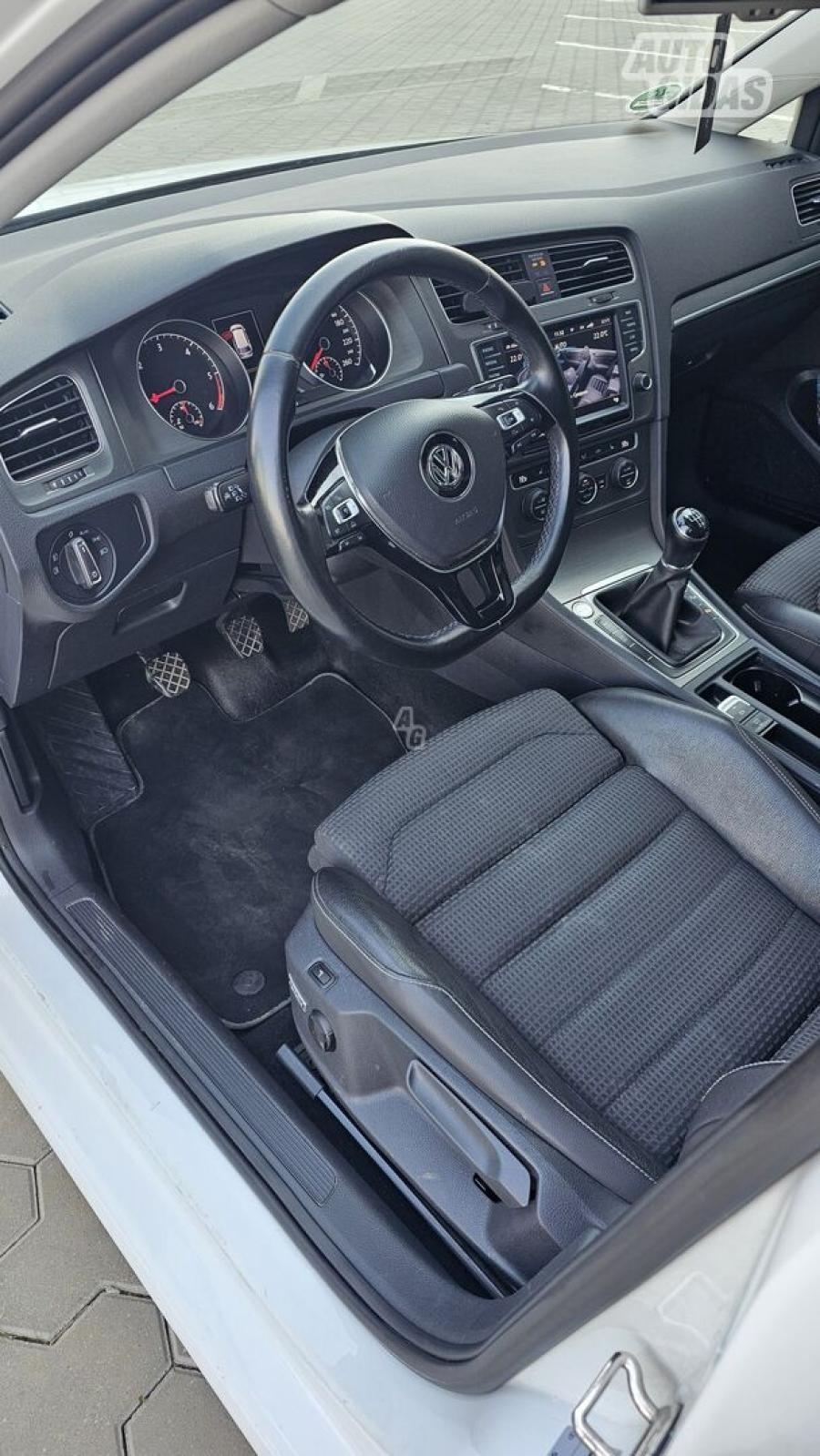 White Volkswagen Golf 2013 in Vilnius, with an engine capacity of 1.60 L and mileage of 257 thousand km for 6500 €, photo 22 on AUTOMOTO.COM.LV