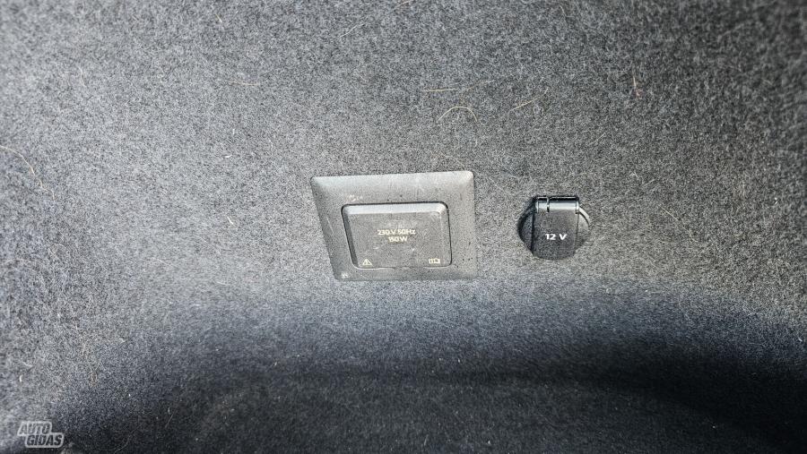 White Volkswagen Golf 2013 in Vilnius, with an engine capacity of 1.60 L and mileage of 257 thousand km for 6500 €, photo 26 on AUTOMOTO.COM.LV