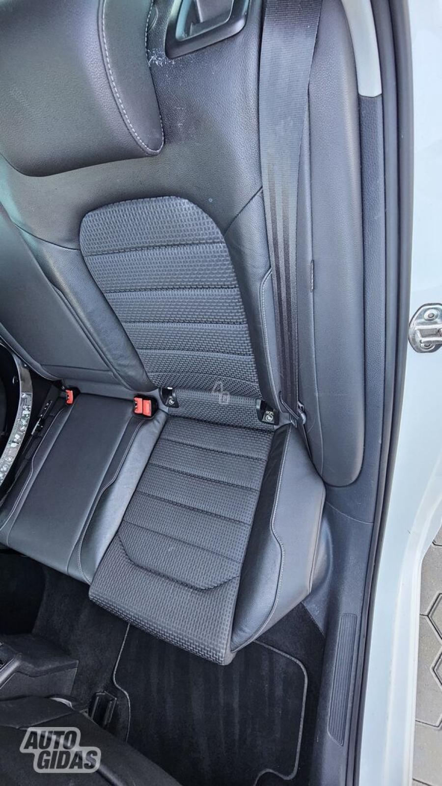 White Volkswagen Golf 2013 in Vilnius, with an engine capacity of 1.60 L and mileage of 257 thousand km for 6500 €, photo 35 on AUTOMOTO.COM.LV