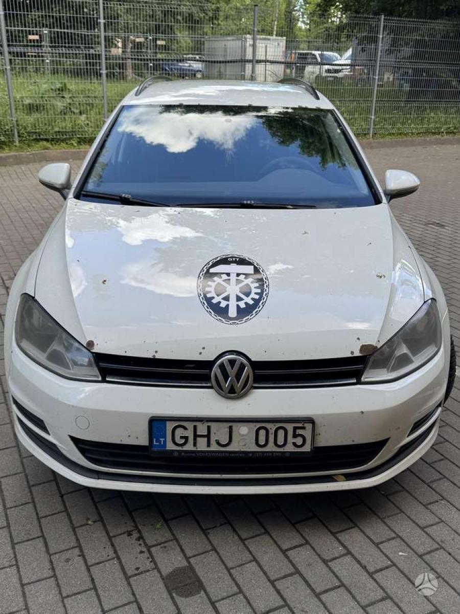 White Volkswagen Golf 2013 in Kaunas, with an engine capacity of 1.60 L and mileage of 405 thousand km for 1800 €, photo 3 on AUTOMOTO.COM.LV