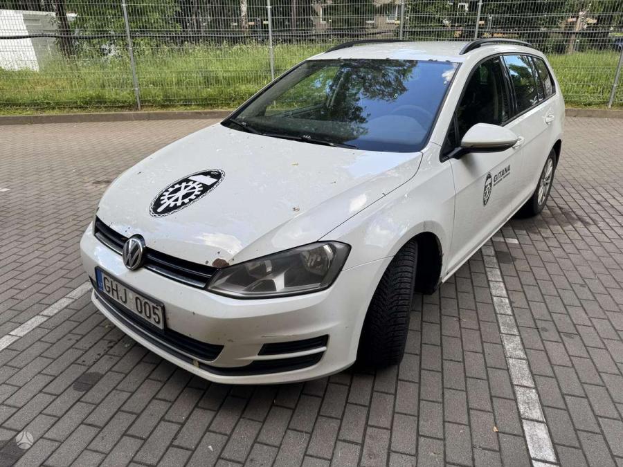 White Volkswagen Golf 2013 in Kaunas, with an engine capacity of 1.60 L and mileage of 405 thousand km for 1800 €, photo 4 on AUTOMOTO.COM.LV
