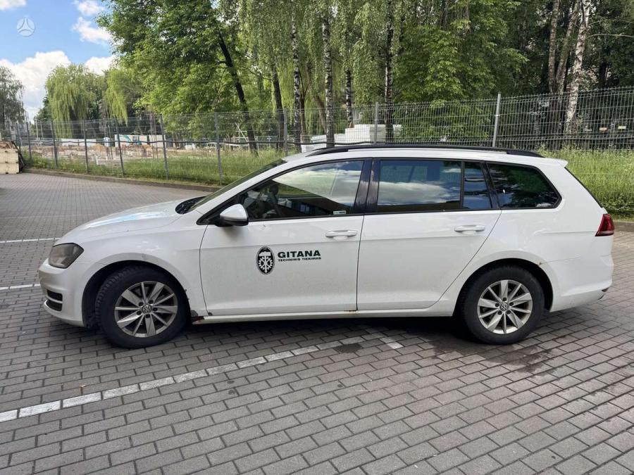 White Volkswagen Golf 2013 in Kaunas, with an engine capacity of 1.60 L and mileage of 405 thousand km for 1800 €, photo 5 on AUTOMOTO.COM.LV