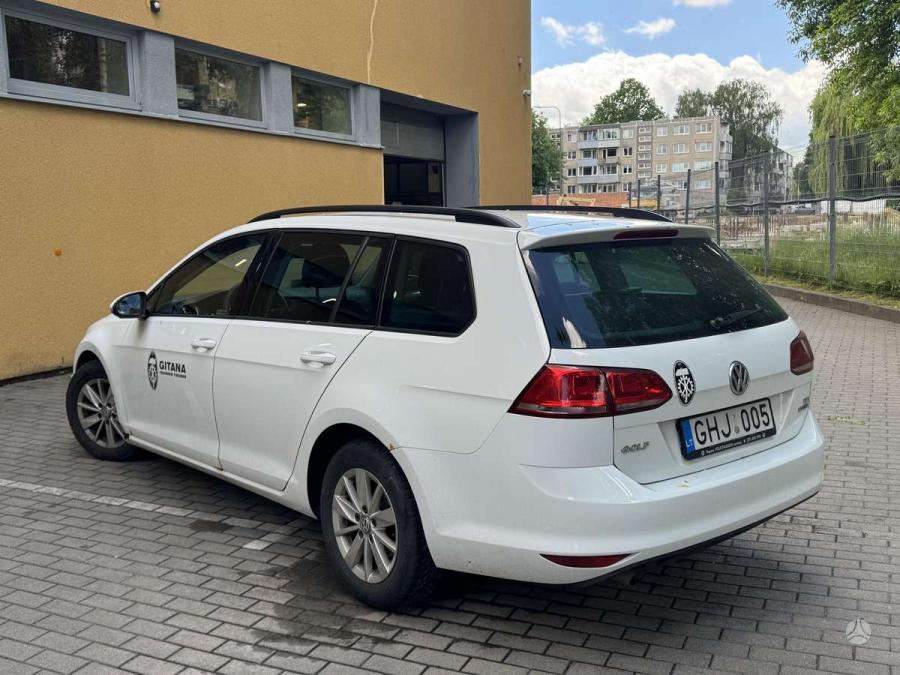 White Volkswagen Golf 2013 in Kaunas, with an engine capacity of 1.60 L and mileage of 405 thousand km for 1800 €, photo 6 on AUTOMOTO.COM.LV