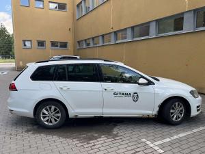 White Volkswagen Golf 2013 in Kaunas, with an engine capacity of 1.60 L and mileage of 405 thousand km for 1800 €, photo 9 on AUTOMOTO.COM.LV