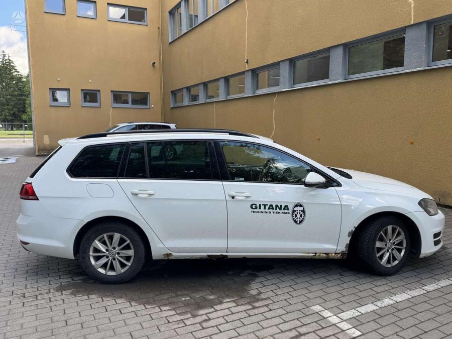 White Volkswagen Golf 2013 in Kaunas, with an engine capacity of 1.60 L and mileage of 405 thousand km for 1800 €, photo 9 on AUTOMOTO.COM.LV