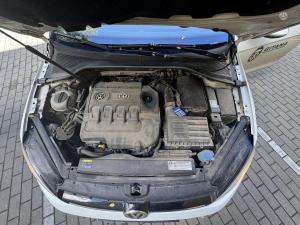 White Volkswagen Golf 2013 in Kaunas, with an engine capacity of 1.60 L and mileage of 405 thousand km for 1800 €, photo 13 on AUTOMOTO.COM.LV