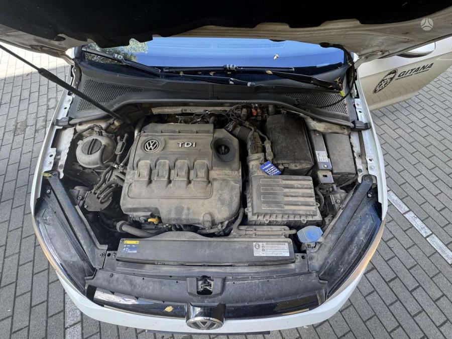 White Volkswagen Golf 2013 in Kaunas, with an engine capacity of 1.60 L and mileage of 405 thousand km for 1800 €, photo 13 on AUTOMOTO.COM.LV