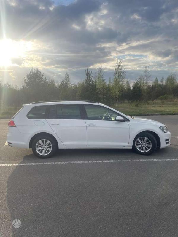 White Volkswagen Golf 2013 in Vilnius, with an engine capacity of 1.40 L and mileage of 383 thousand km for 3999 €, photo 2 on AUTOMOTO.COM.LV