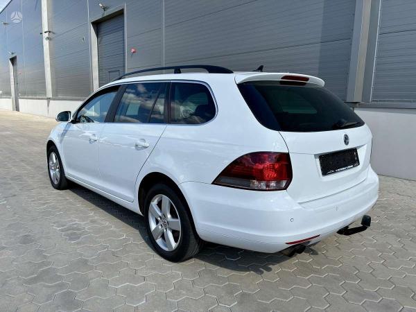White Volkswagen Golf 2013 in Kaunas, with an engine capacity of 1.97 L and mileage of 284 thousand km for 5490 €, photo 6 on AUTOMOTO.COM.LV