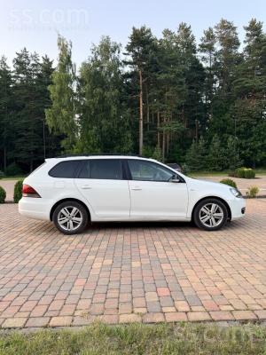White Volkswagen Golf 2013 in Riga, with an engine capacity of 1.60 L and mileage of 285 thousand km for 2700 €, photo 5 on AUTOMOTO.COM.LV