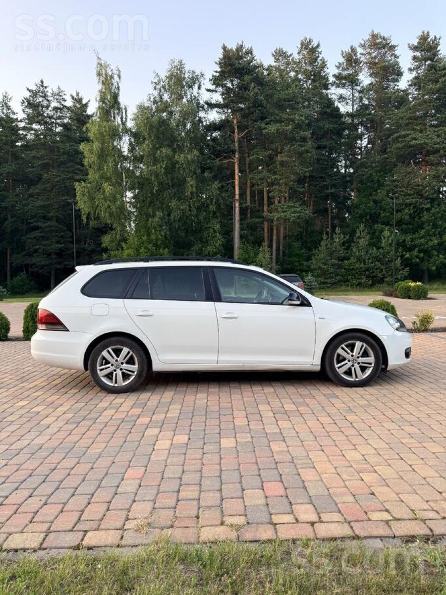 White Volkswagen Golf 2013 in Riga, with an engine capacity of 1.60 L and mileage of 285 thousand km for 2700 €, photo 5 on AUTOMOTO.COM.LV