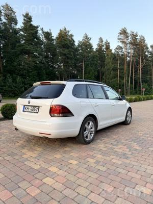 White Volkswagen Golf 2013 in Riga, with an engine capacity of 1.60 L and mileage of 285 thousand km for 2700 €, photo 6 on AUTOMOTO.COM.LV