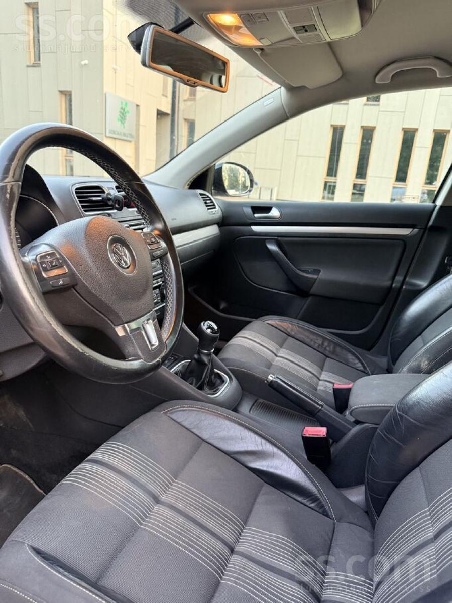 White Volkswagen Golf 2013 in Riga, with an engine capacity of 1.60 L and mileage of 285 thousand km for 2700 €, photo 10 on AUTOMOTO.COM.LV