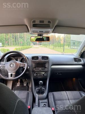 White Volkswagen Golf 2013 in Riga, with an engine capacity of 1.60 L and mileage of 285 thousand km for 2700 €, photo 11 on AUTOMOTO.COM.LV
