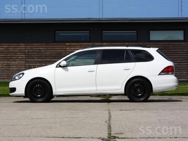 Balts Volkswagen Golf 2013 Rīga, ar dzinēja tilpumu 1.60 L un nobraukumu 253 tūkst. km par 4700 €, foto 4 vietnē AUTOMOTO.COM.LV
