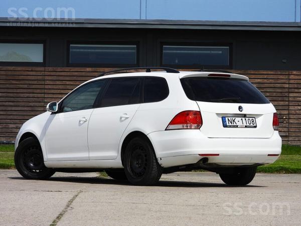 Balts Volkswagen Golf 2013 Rīga, ar dzinēja tilpumu 1.60 L un nobraukumu 253 tūkst. km par 4700 €, foto 5 vietnē AUTOMOTO.COM.LV
