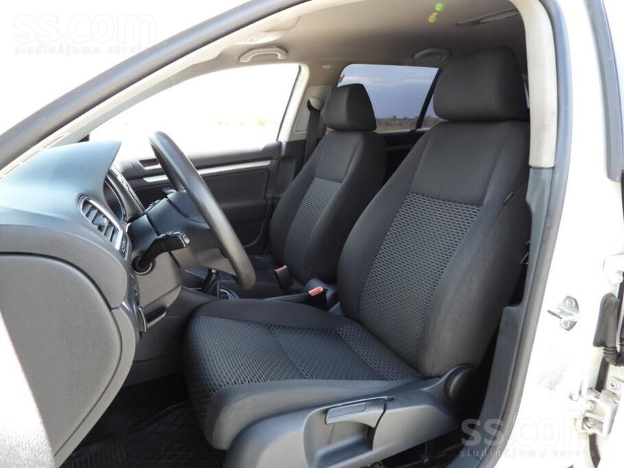 White Volkswagen Golf 2013 in Riga, with an engine capacity of 1.60 L and mileage of 253 thousand km for 4700 €, photo 10 on AUTOMOTO.COM.LV