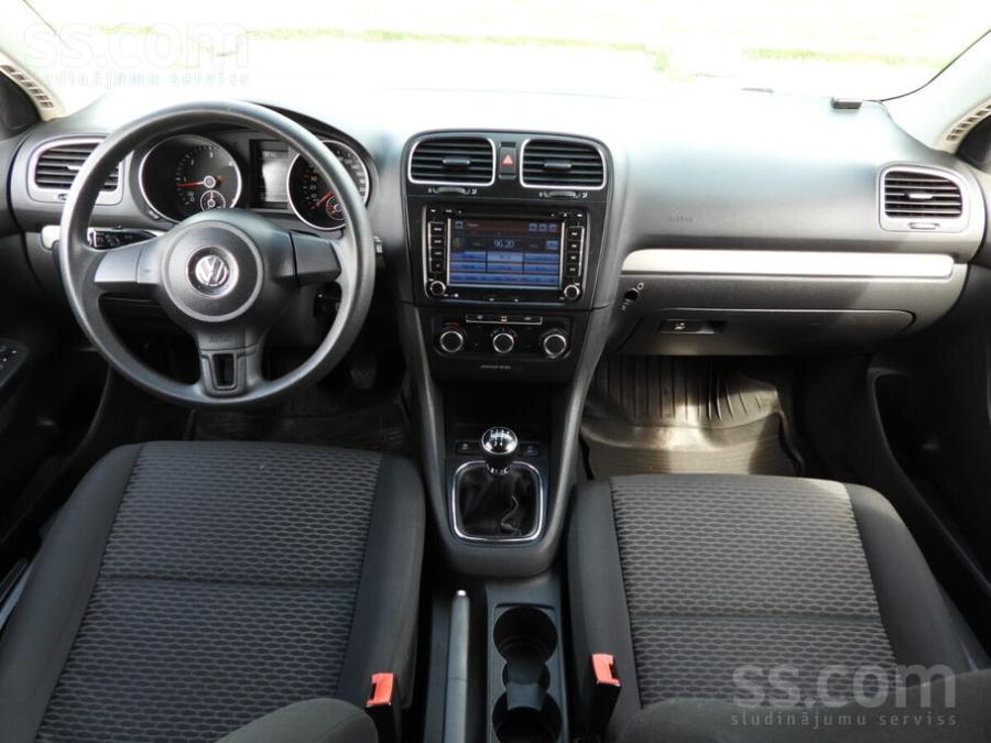 White Volkswagen Golf 2013 in Riga, with an engine capacity of 1.60 L and mileage of 253 thousand km for 4700 €, photo 11 on AUTOMOTO.COM.LV
